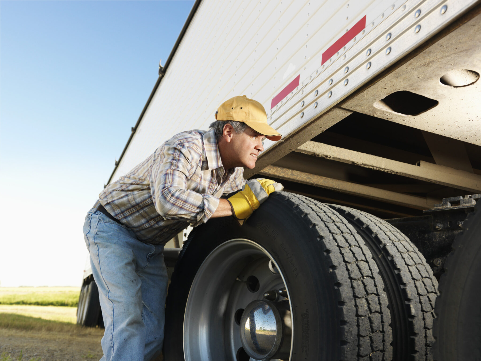 Mastering the Art of Loading, Hauling, and Towing a Truck on a Flatbed ...